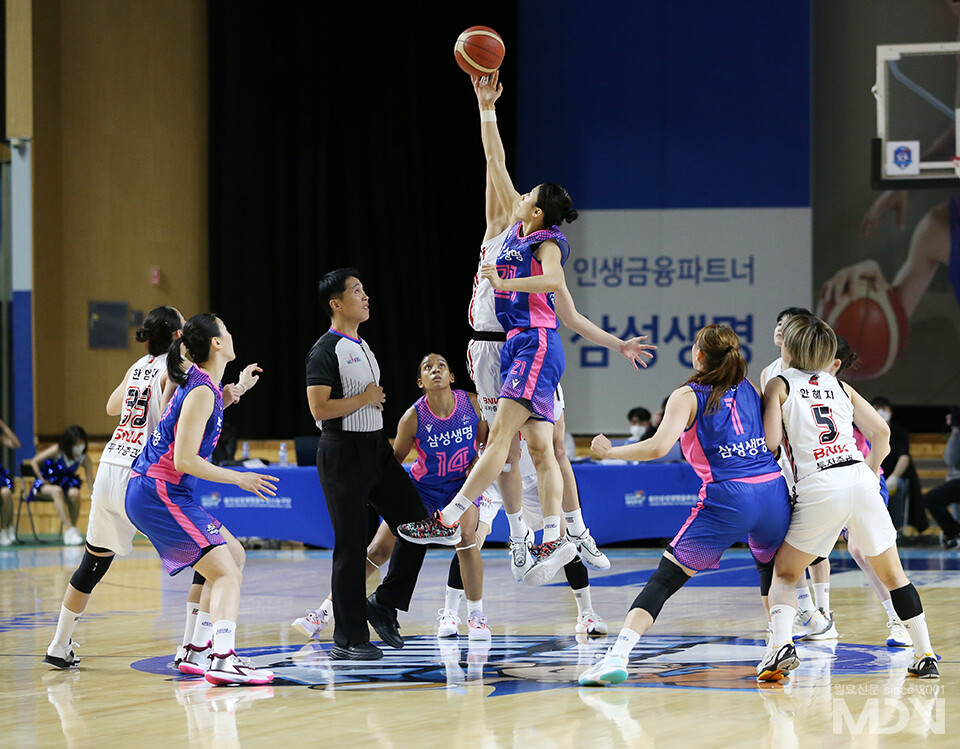 [WKBL] 삼성생명 VS BNK 썸, '점프볼'