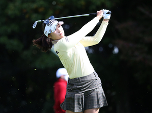 [KLPGA] 2R 공동 2위 이정은6, '핀을 향해서 티샷'